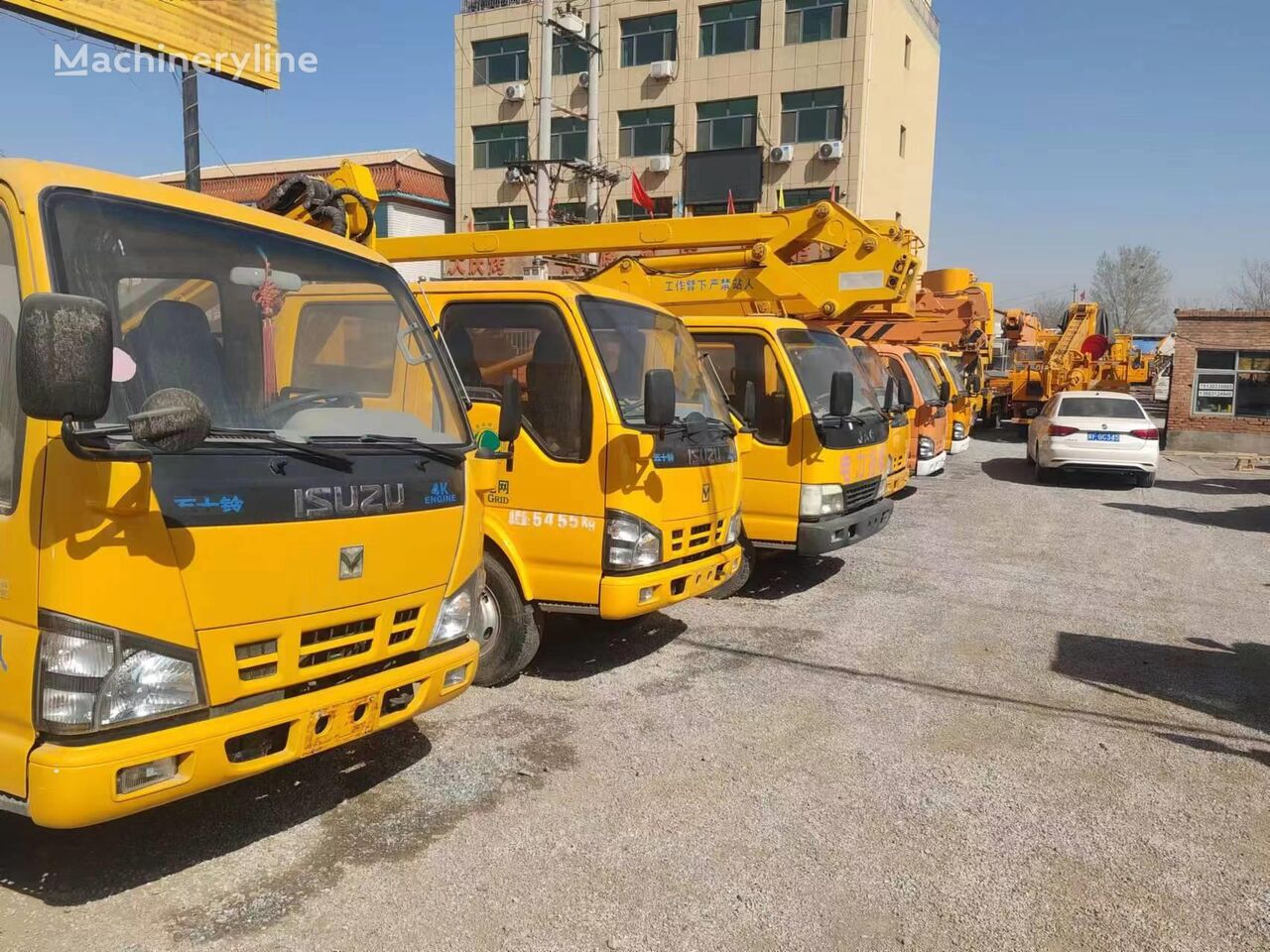 Isuzu USA Telelect brand 9m-32m aerial lift device with insulated arm ...