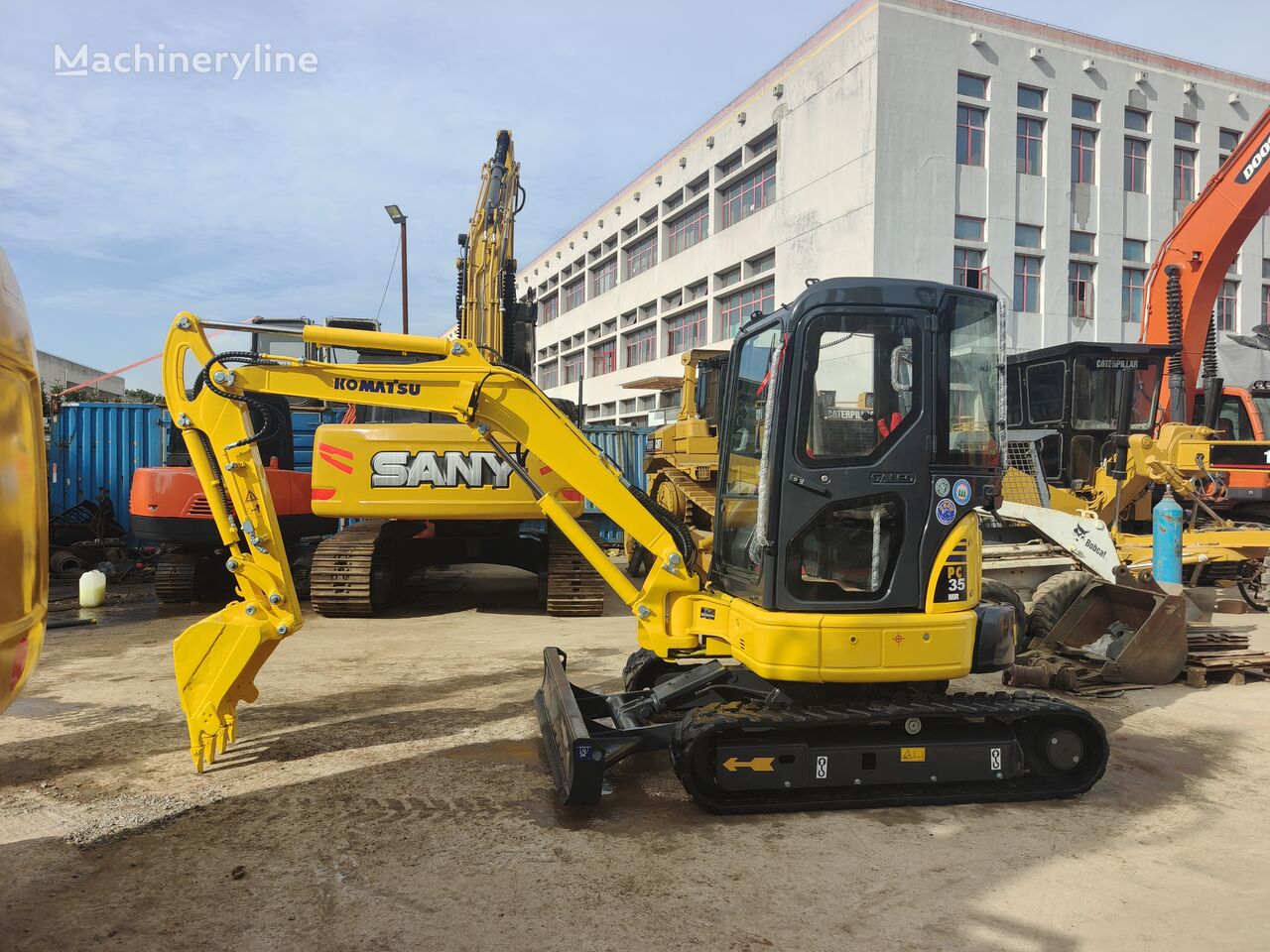 Komatsu pc35mr-2 mini excavator for sale China Shanghai, DT43698