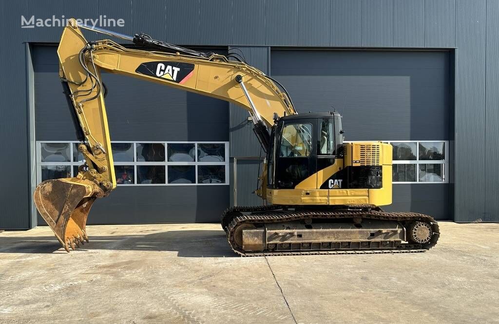Caterpillar CAT 321 D tracked excavator for sale from the Netherlands ...