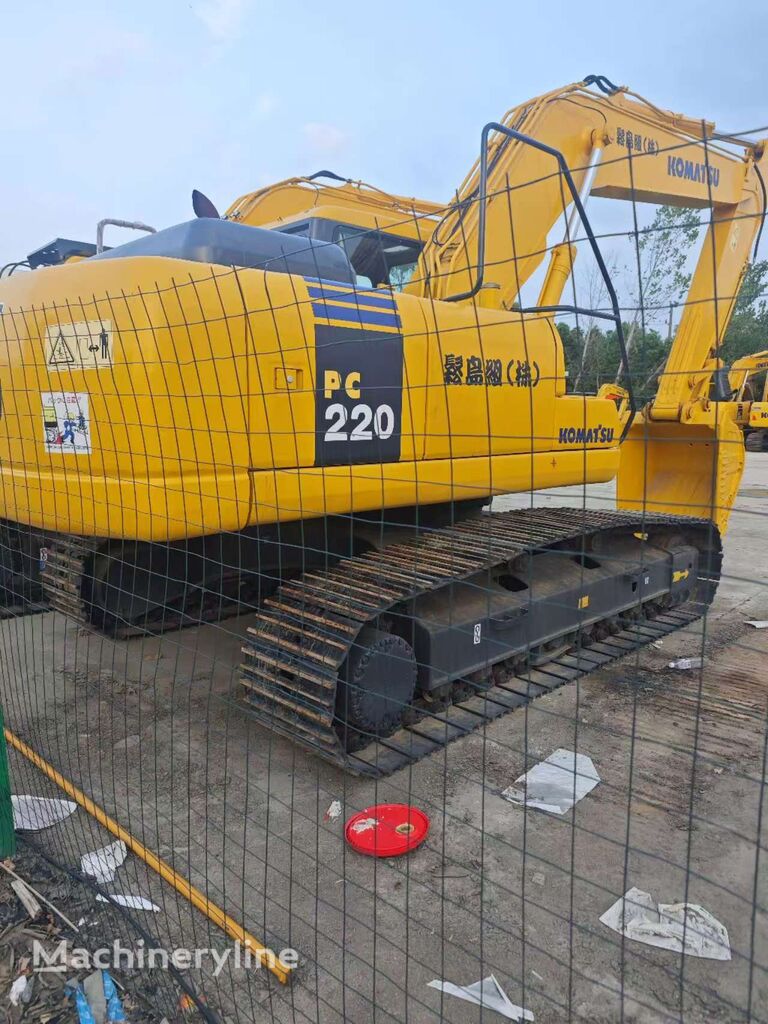 Komatsu PC220 tracked excavator for sale China Shanghai, UM43597