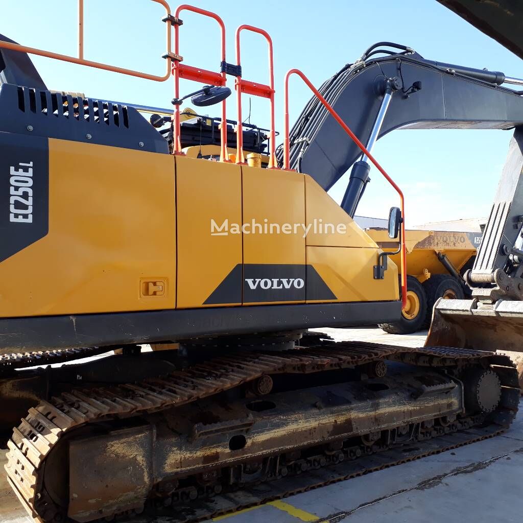 Volvo EC250EL tracked excavator for sale Spain CIEMPOZUELOS, WX44585