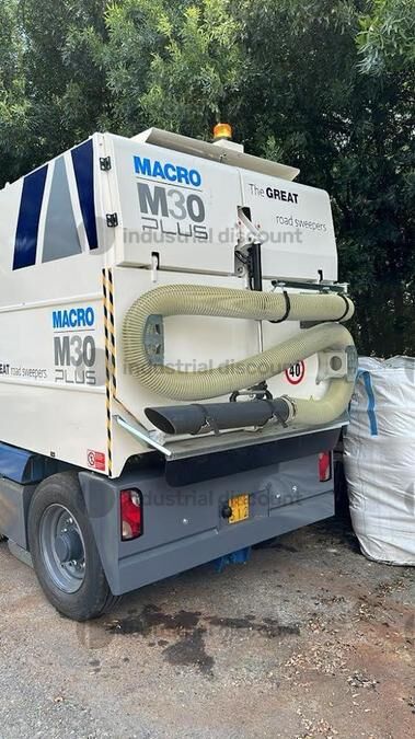 Macro Macro Clean S30 road sweeper for sale from Italy Montemurlo ...